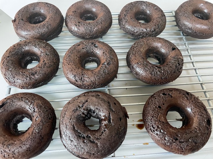 Baked Chocolate Donuts – Ugly Desserts